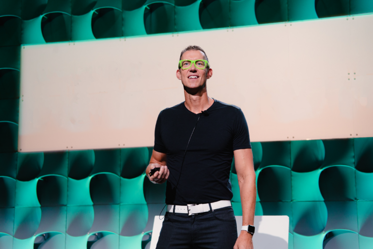 AI Speakers: Best 5 Keynote Speakers on A | Socialnomics