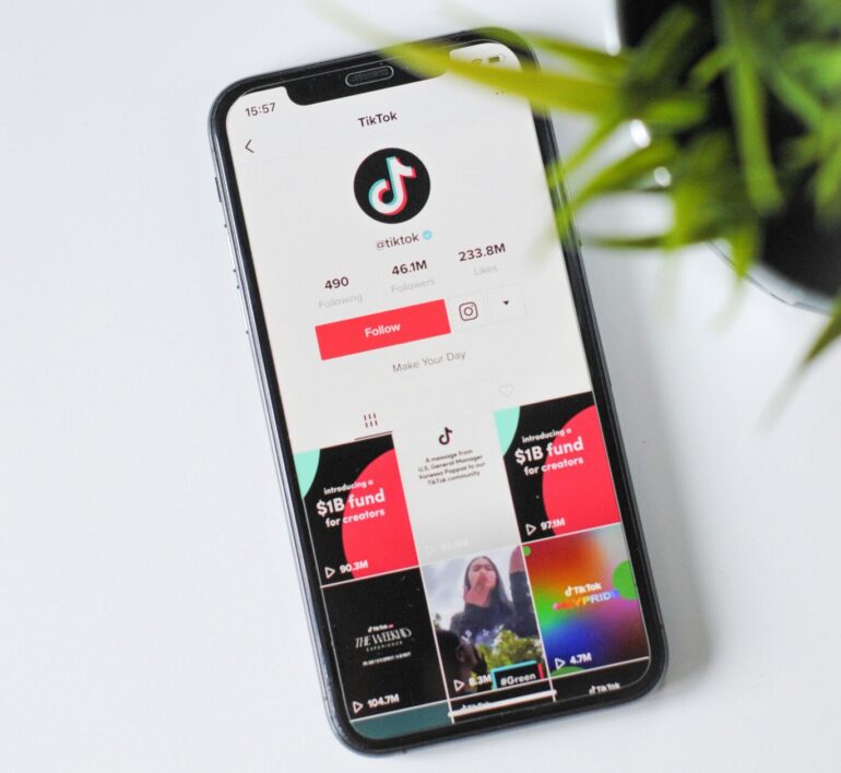 How TikTok Is Reshaping Human Behavior | Socialnomics